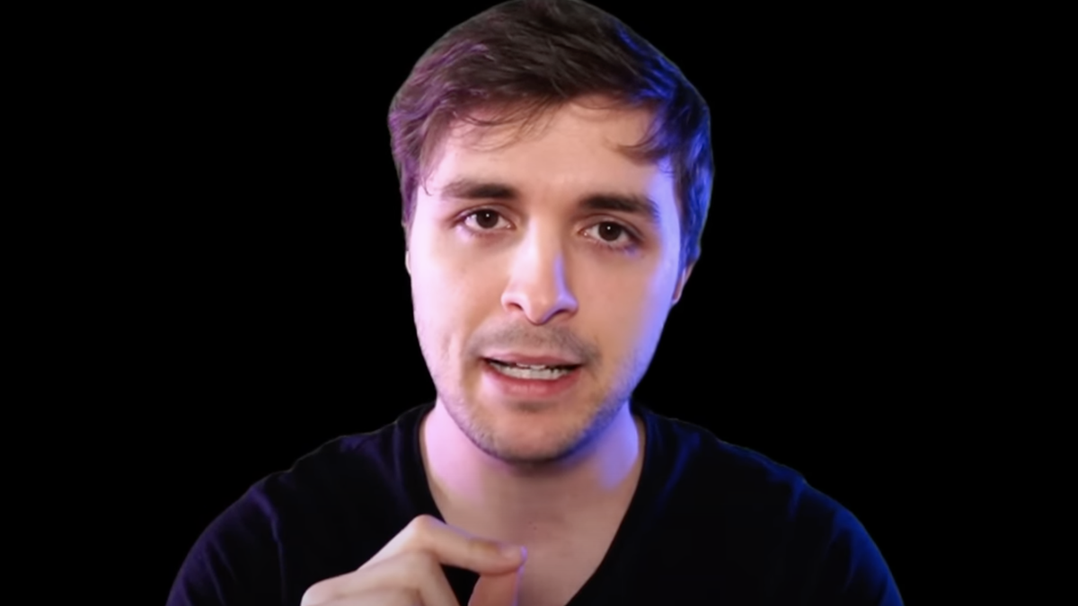 YouTuber Dalas Review doit lire la peine de diffamation à la caméra ...